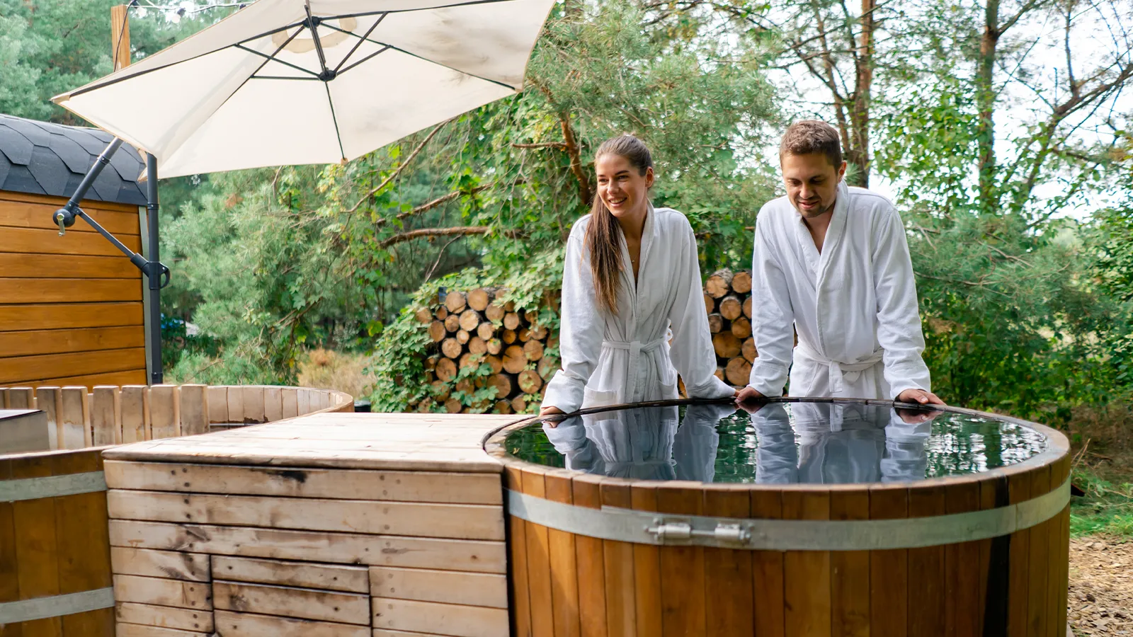 10 Reasons to Choose a Wood-Fired Hot Tub Over an Electric One - Hot ...